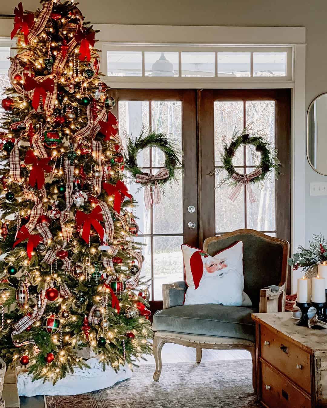 28 Ways You Can Use Christmas Tree Bows in Your Holiday Home