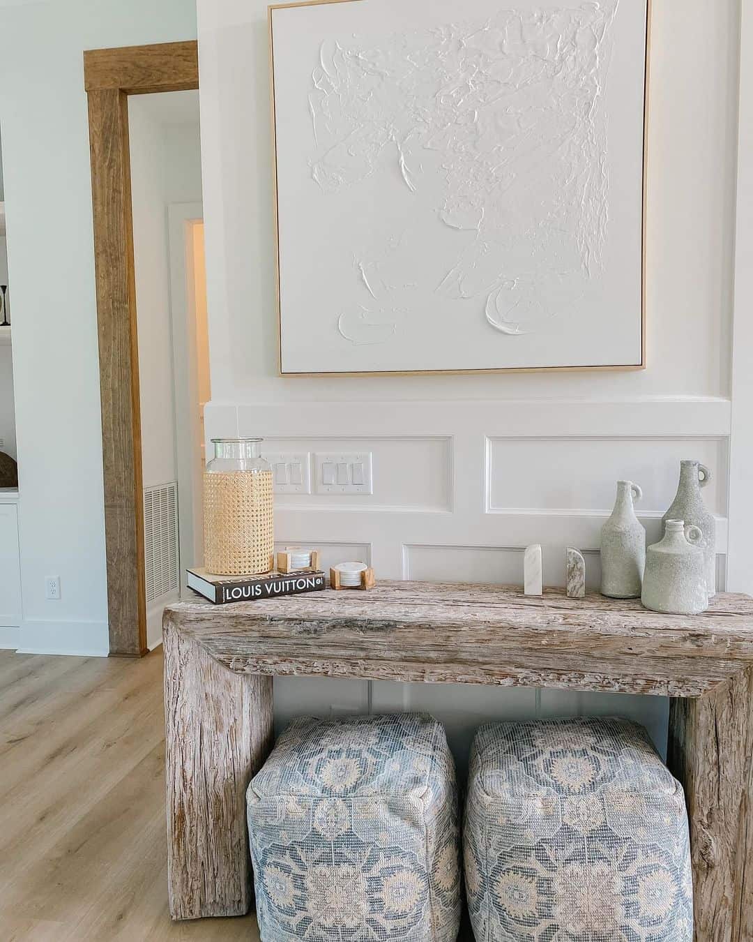 33 Gorgeous Console Table Décor Ideas to Wow Your Guests