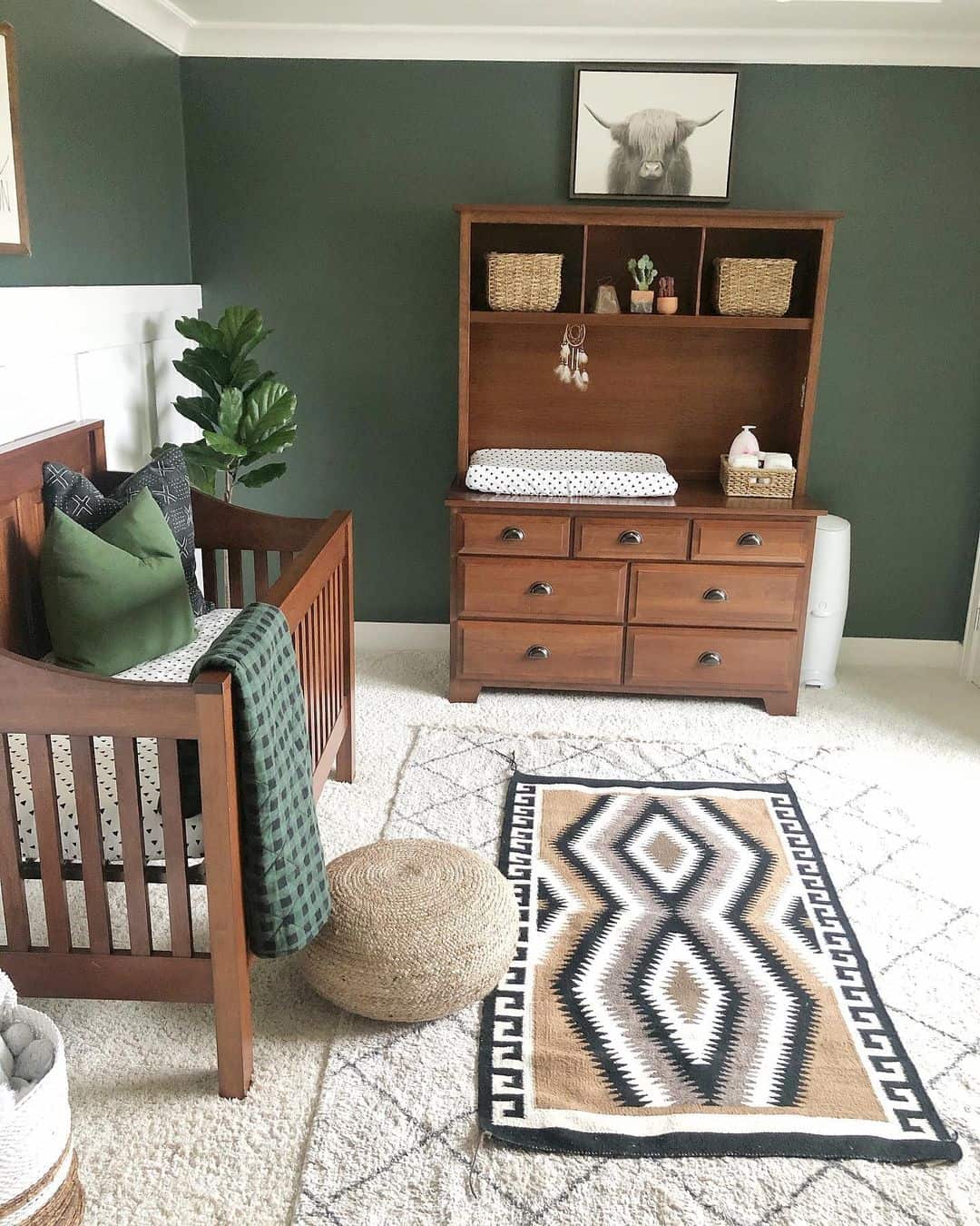 32 Elegant Dark Green Walls for a Modern Aesthetic