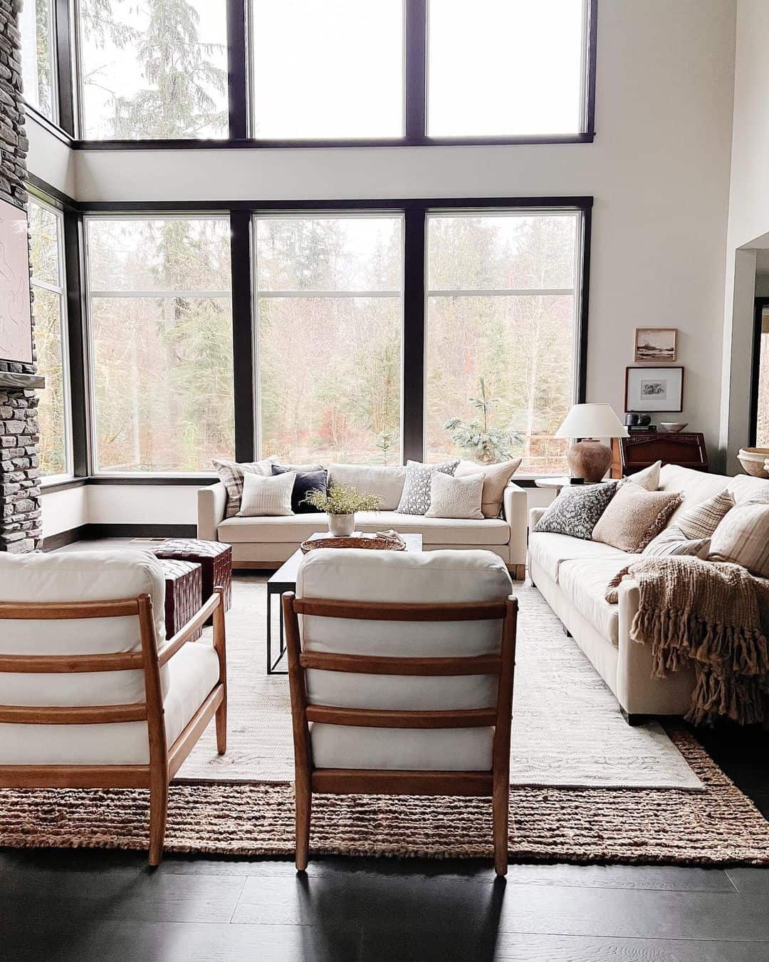 30 Modern Window Trim Ideas for Bright and Eye-Catching Spaces