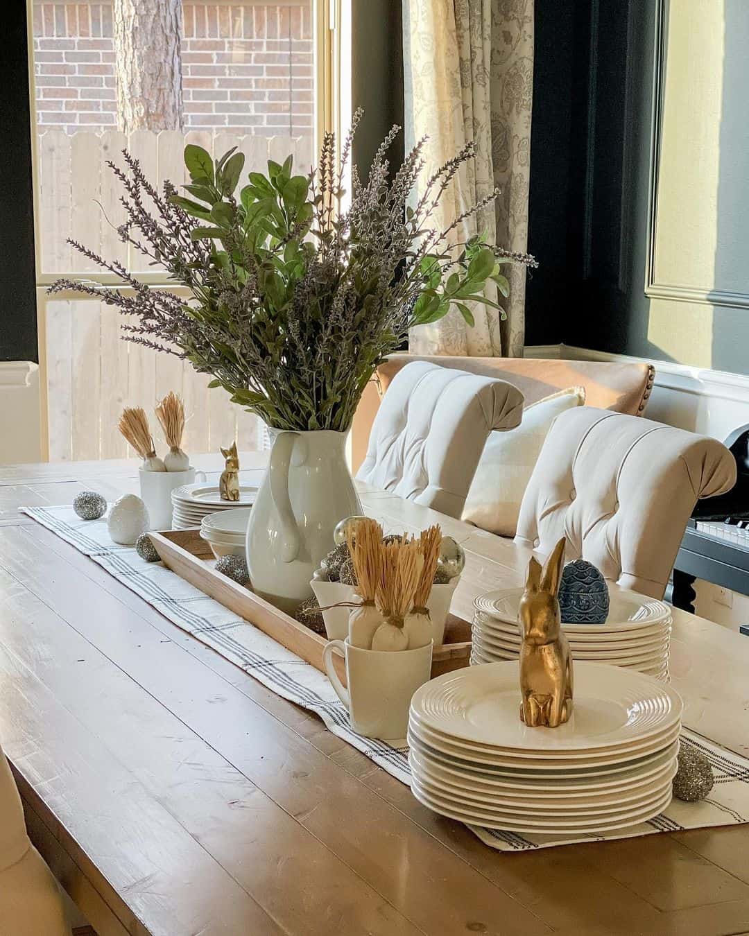 31 Dining Table Décor Ideas to Elevate Your Dinner Parties