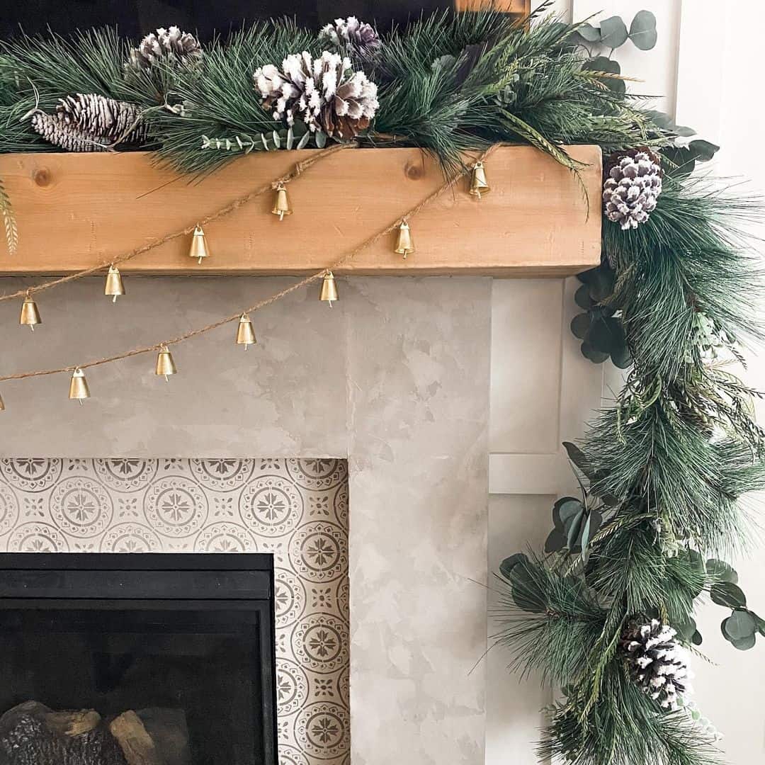 35 Christmas Garland for Mantel Ideas for the Holidays