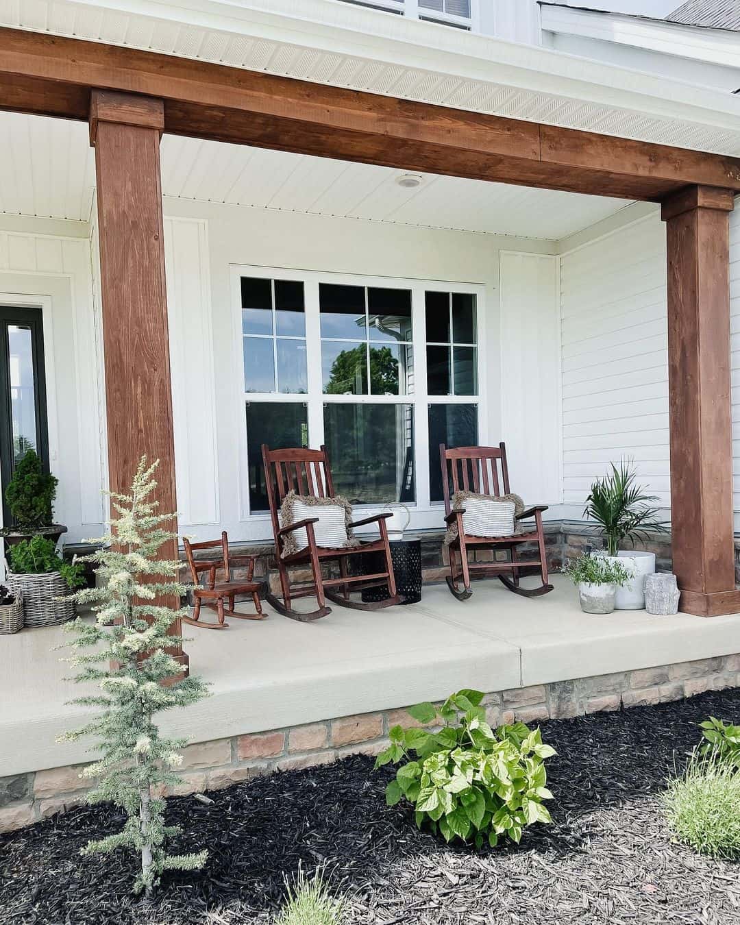 34 Farmhouse Porch Columns for an Enchanting Entrance