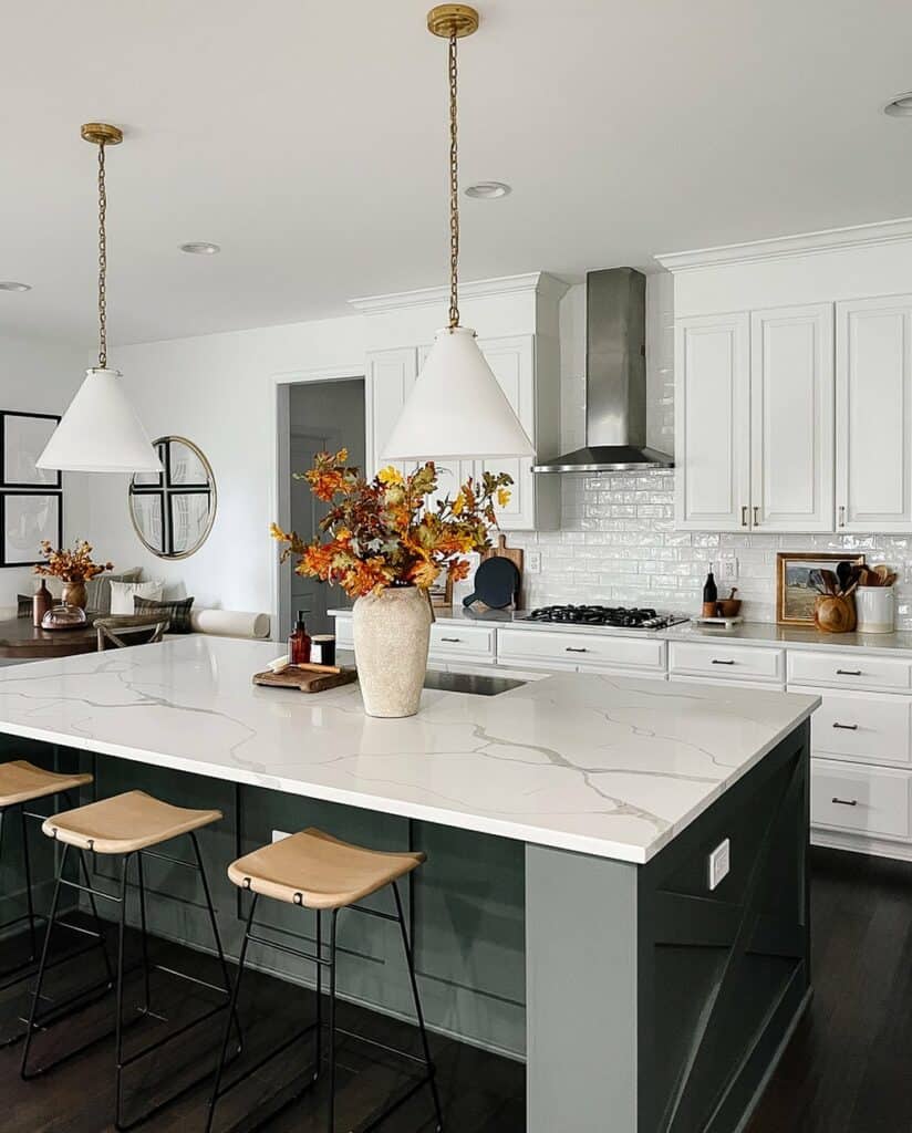30 Gorgeous and Pristine Backsplash Ideas for White Cabinets