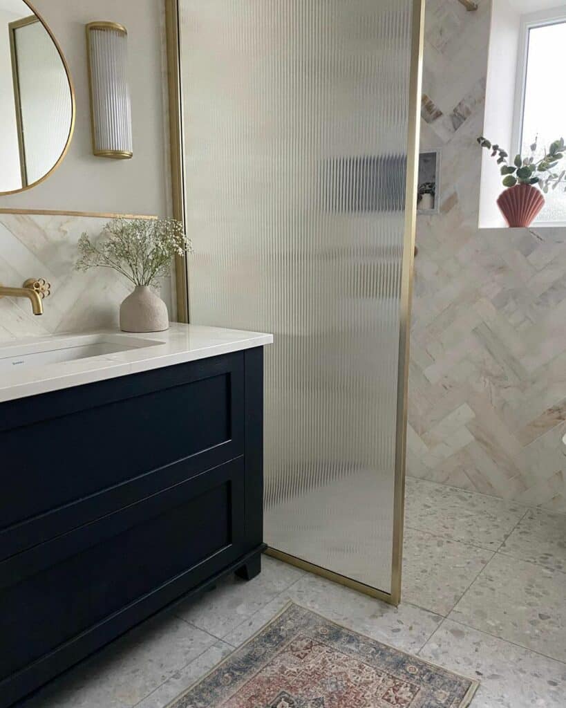 22 Luxurious Doorless Shower Ideas to Install in Your Bathroom
