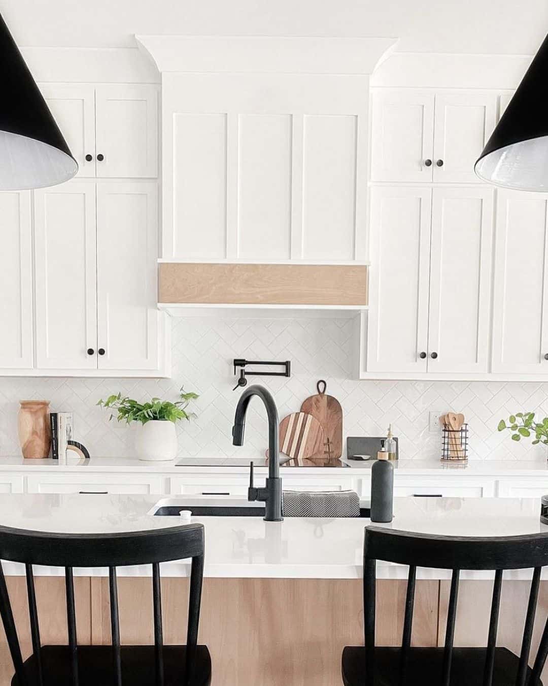 35 White Range Hood Ideas to Complement Any Kitchen