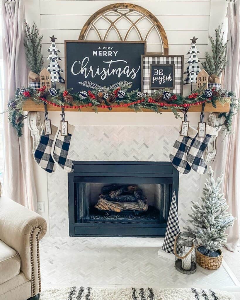 31 Cheerful Plaid Christmas Décor Ideas for Your Holiday Home