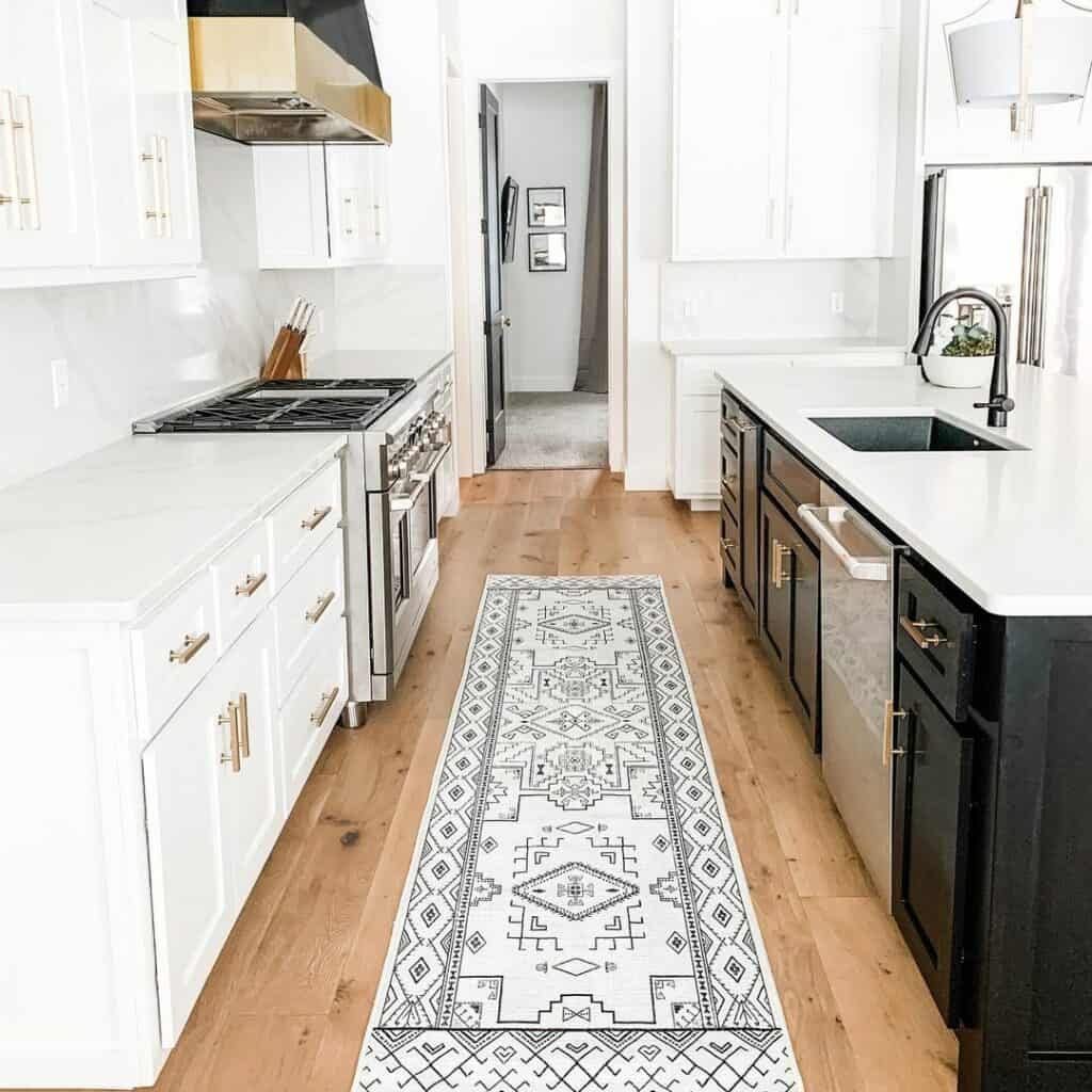 29 Black and White Farmhouse Kitchen Ideas for Your Home