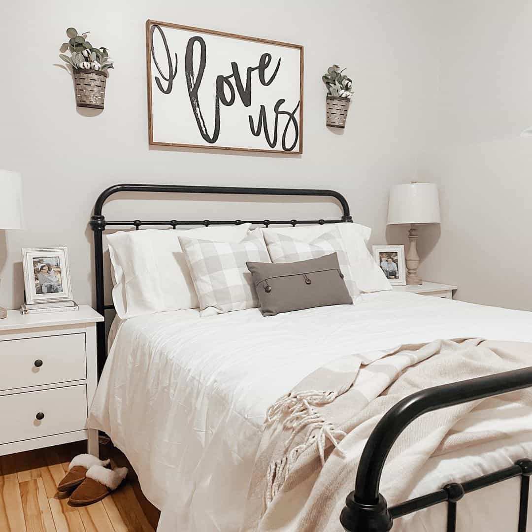 30 Large Wall Décor Ideas to Create a Bold and Unique Focal Point