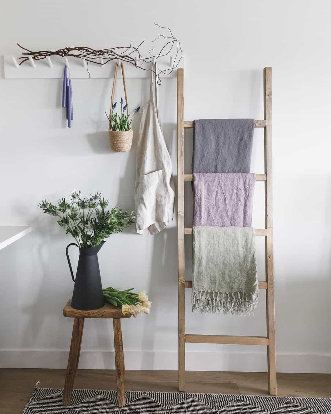 19 Wooden Blanket Ladder Ideas That Are Full of Style