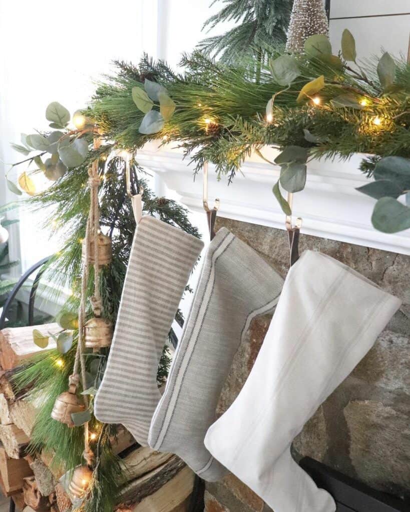 35 Christmas Garland for Mantel Ideas for the Holidays