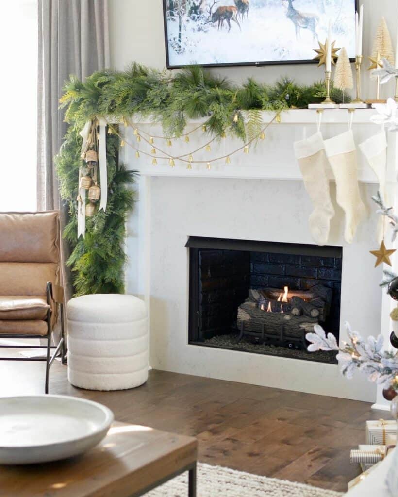 35 Christmas Garland for Mantel Ideas for the Holidays