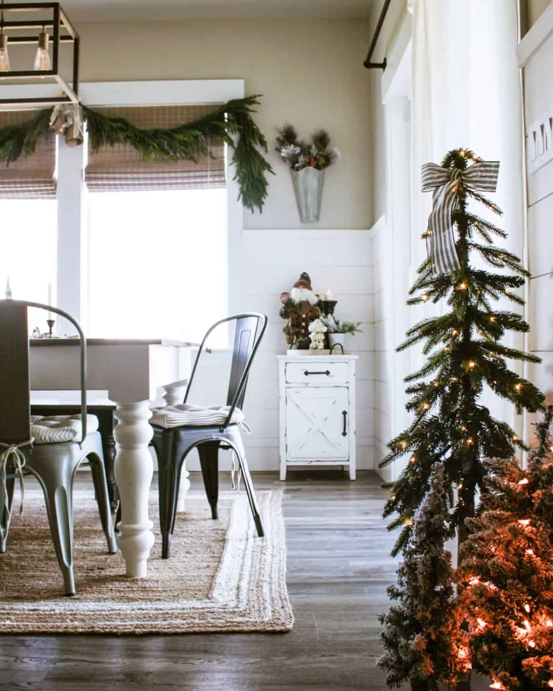 28 Ways You Can Use Christmas Tree Bows in Your Holiday Home