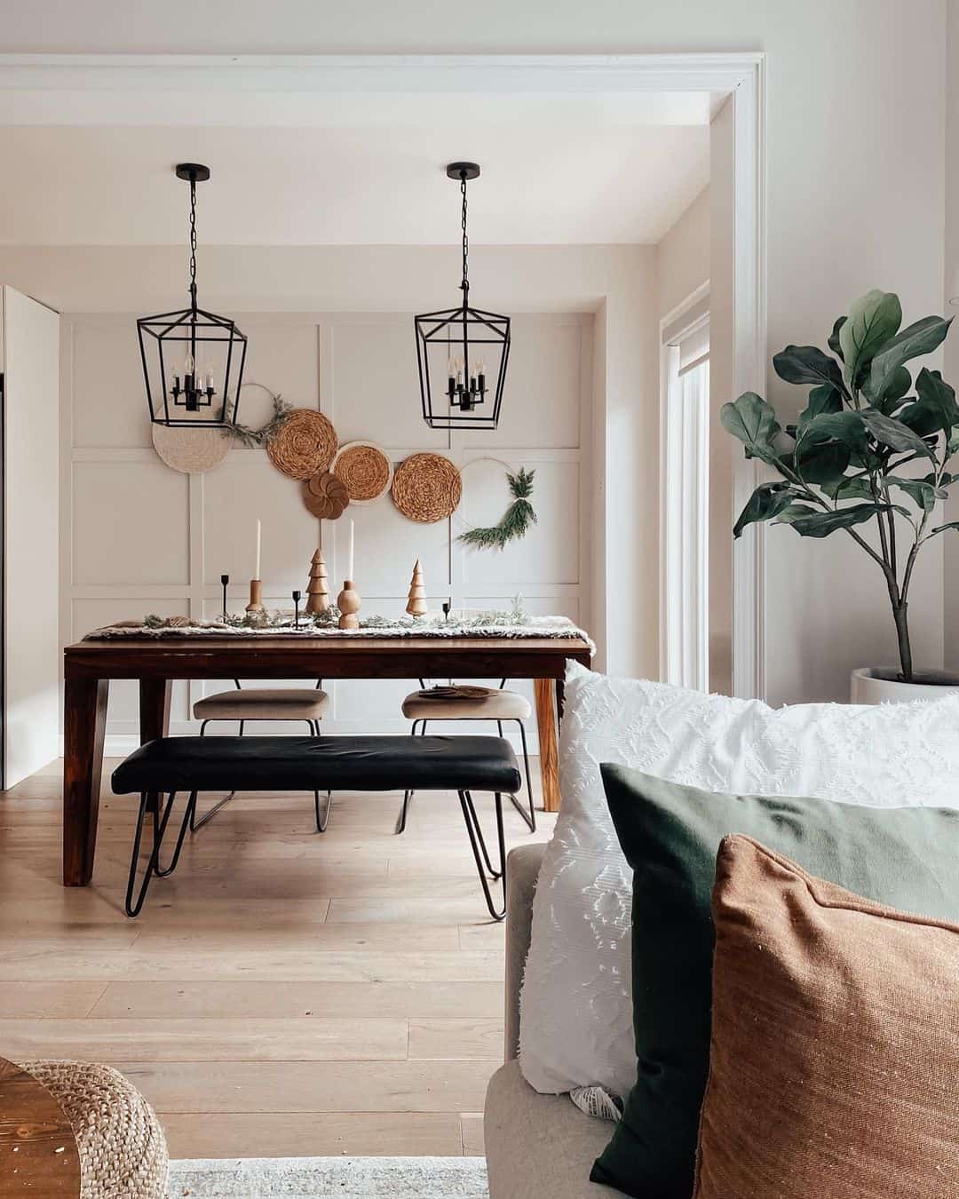 30 Simple Dining Table Centerpiece Ideas for a Welcoming Appeal