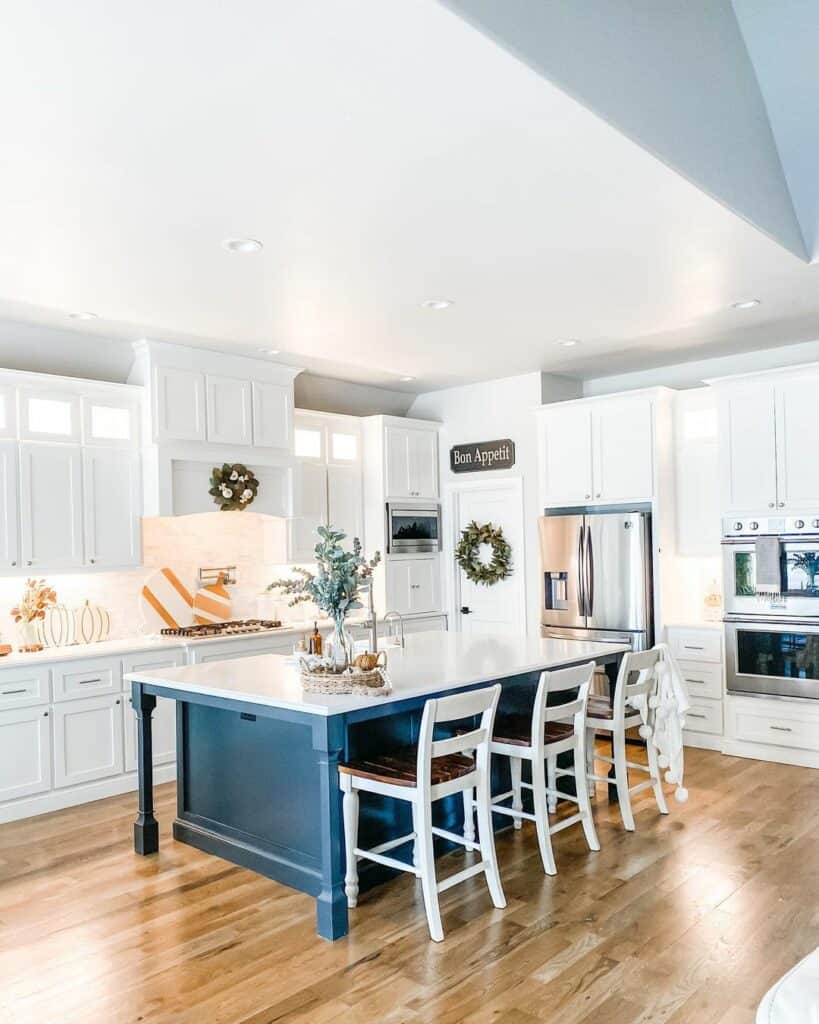 19 Examples of Stunning White Kitchens With Blue Islands