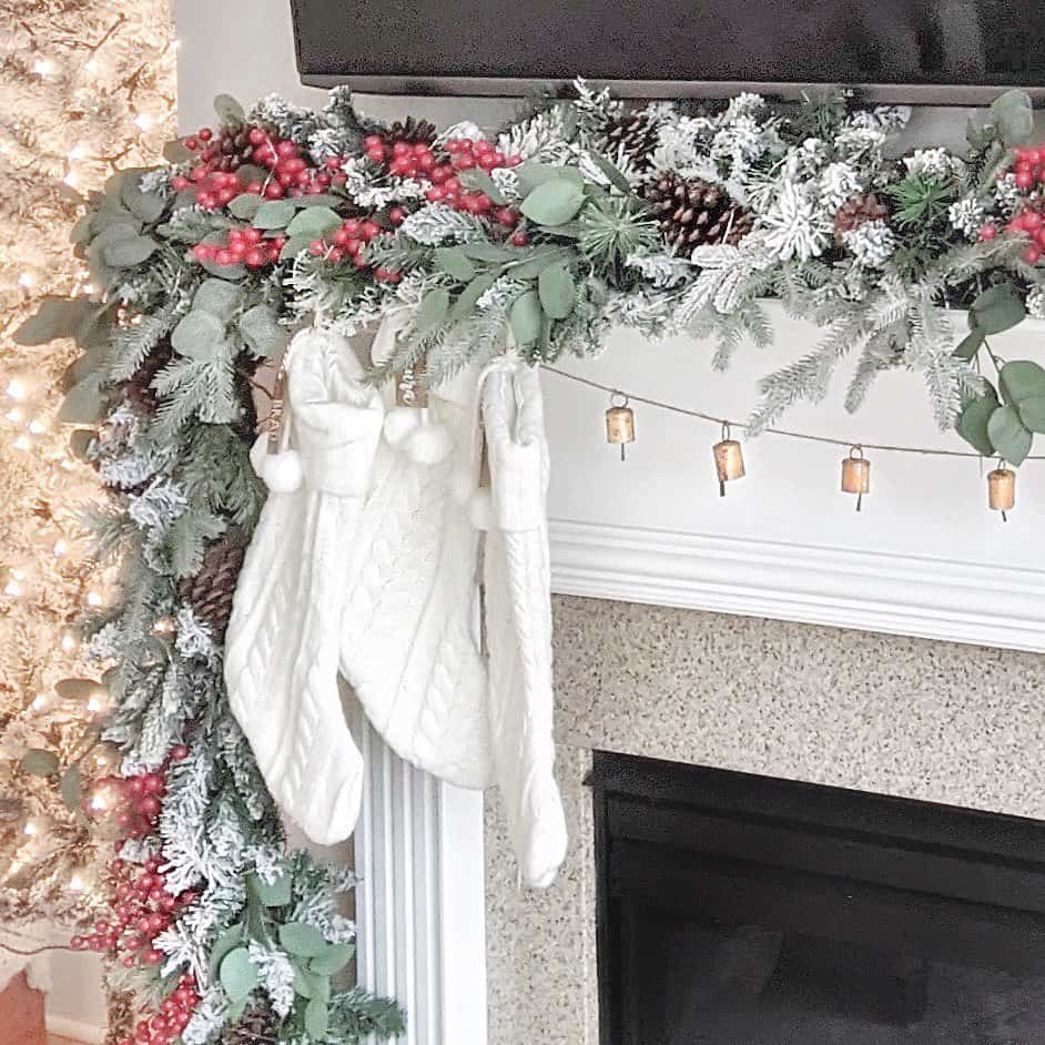 35 Christmas Garland for Mantel Ideas for the Holidays