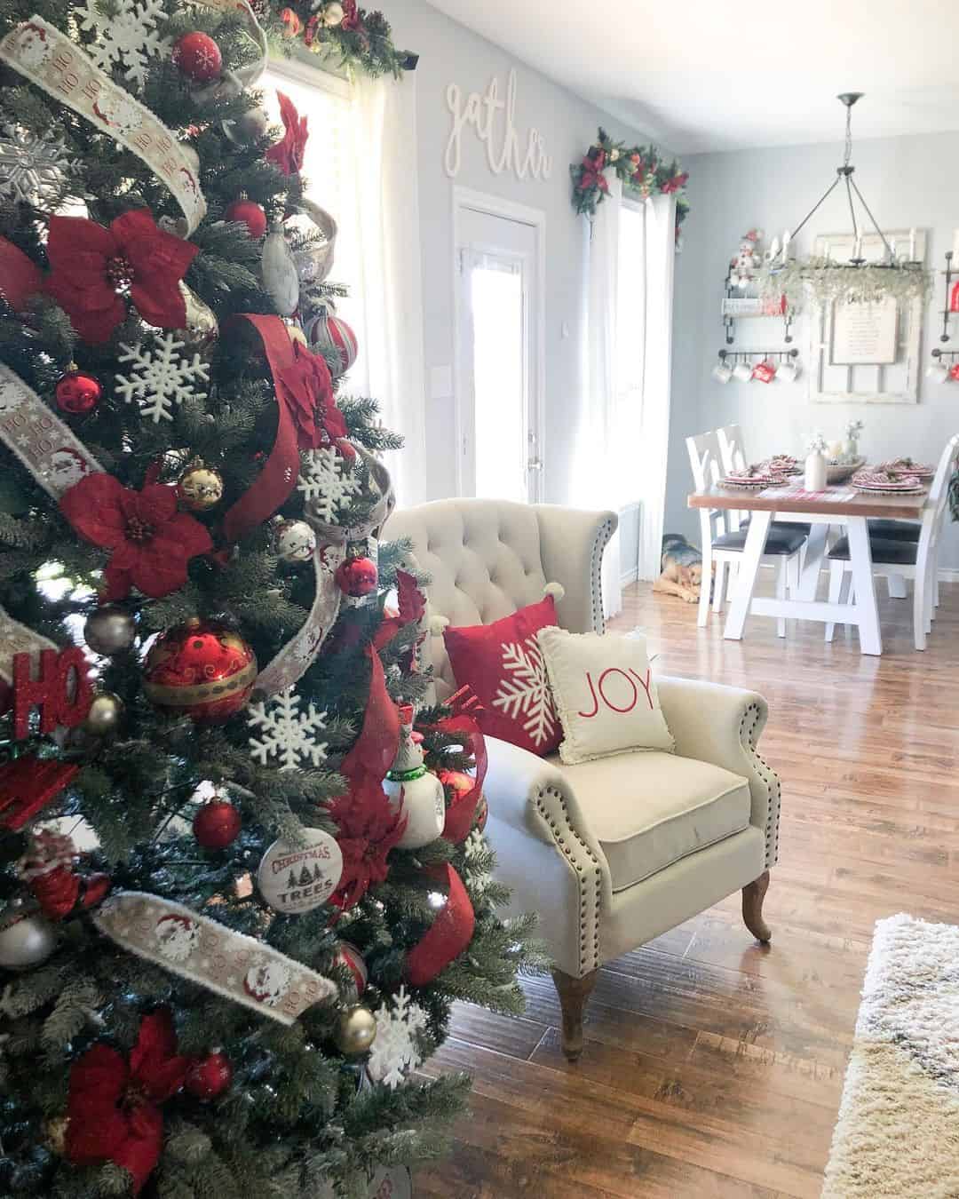 30 Festive Christmas Tree Ribbon Garland Ideas for Elegant Holiday Décor