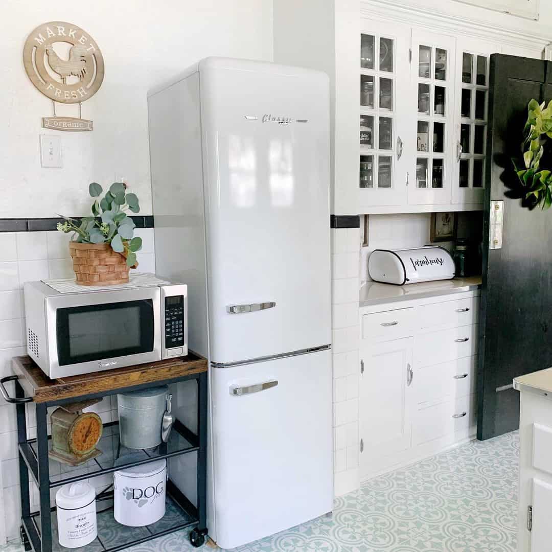 20 Charming Farmhouse Bar Cart Ideas for Added Glam