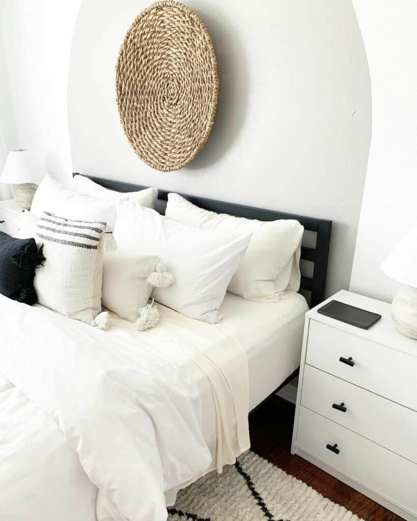30 Large Wall Décor Ideas to Create a Bold and Unique Focal Point