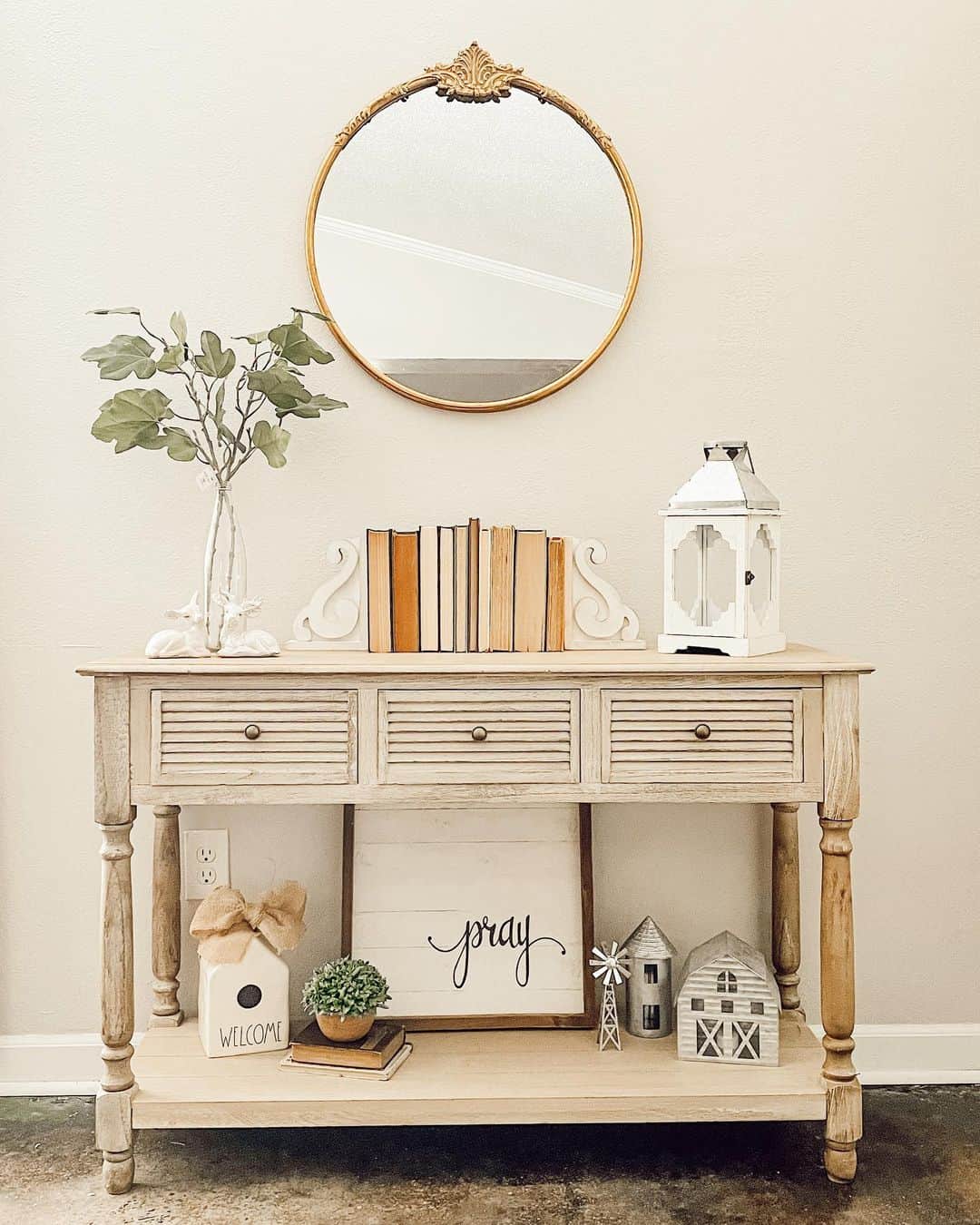 33 Gorgeous Console Table Décor Ideas to Wow Your Guests
