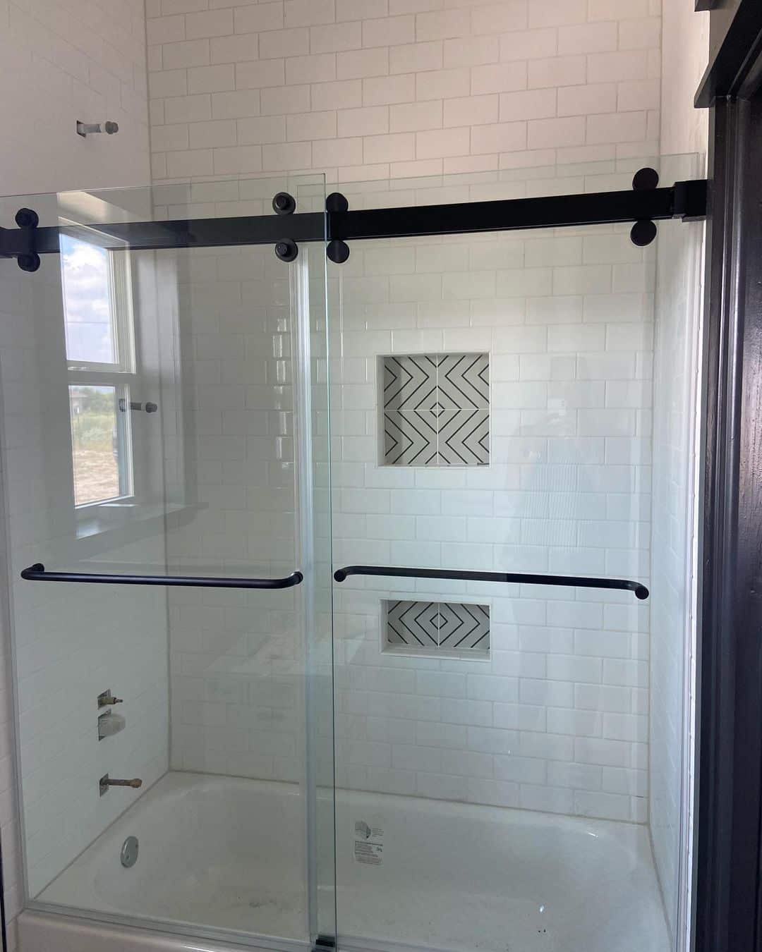 27 Small Bathroom Shower Tile Ideas that Make a Statement