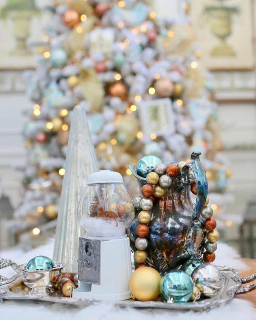 35 Vintage Christmas Decorations That Are Actually Timeless