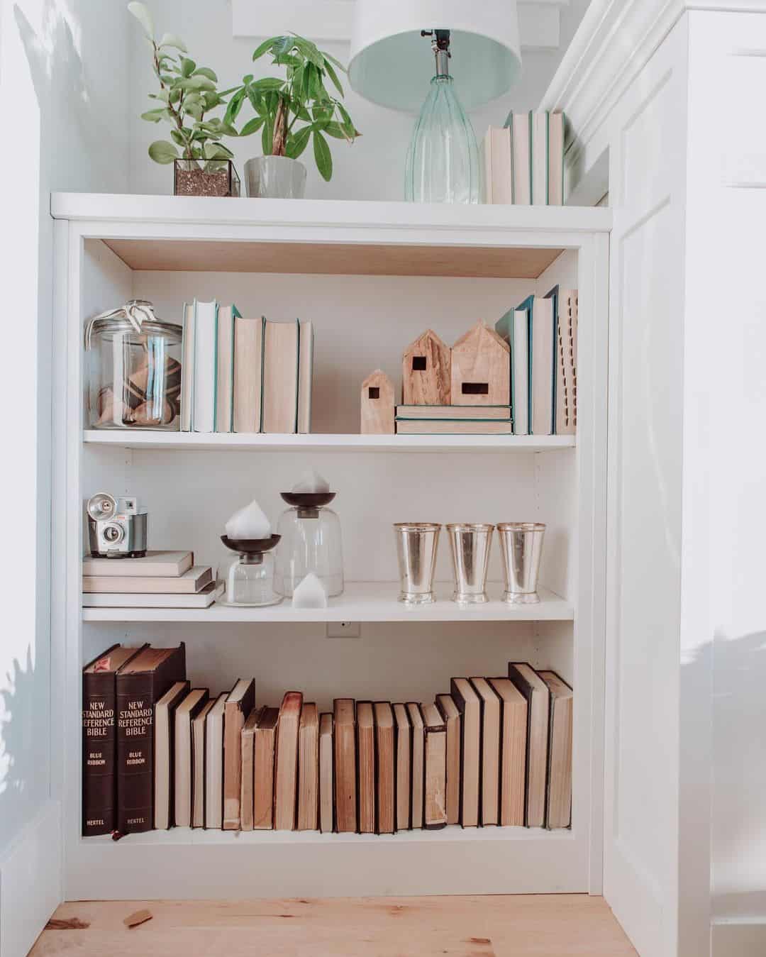 30 Modern Bookshelf Décor To Create A Cozy And Contemporary Home
