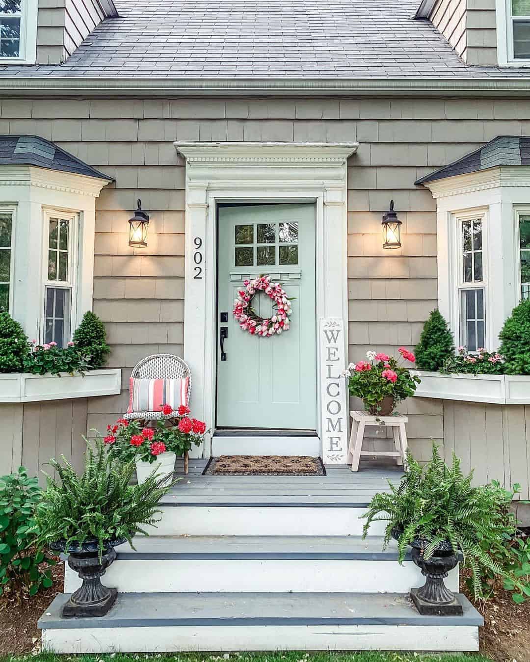 26 Charming Front Porch Lighting Ideas for an Inviting Home