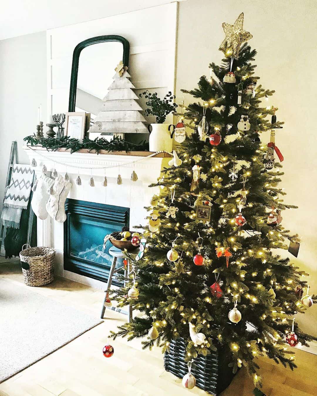 12 Black Tree Collar Ideas for Your Christmas Tree