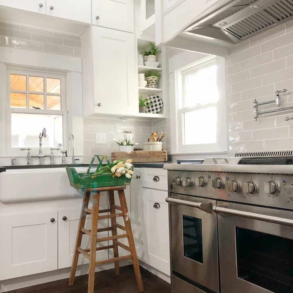 23 Sensational Ideas for Backsplash Around Window