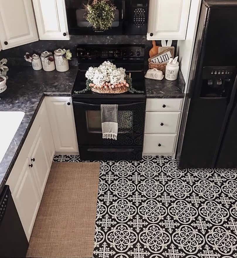 22 Tile Ideas for Kitchen Floors That Will Catch the Eye