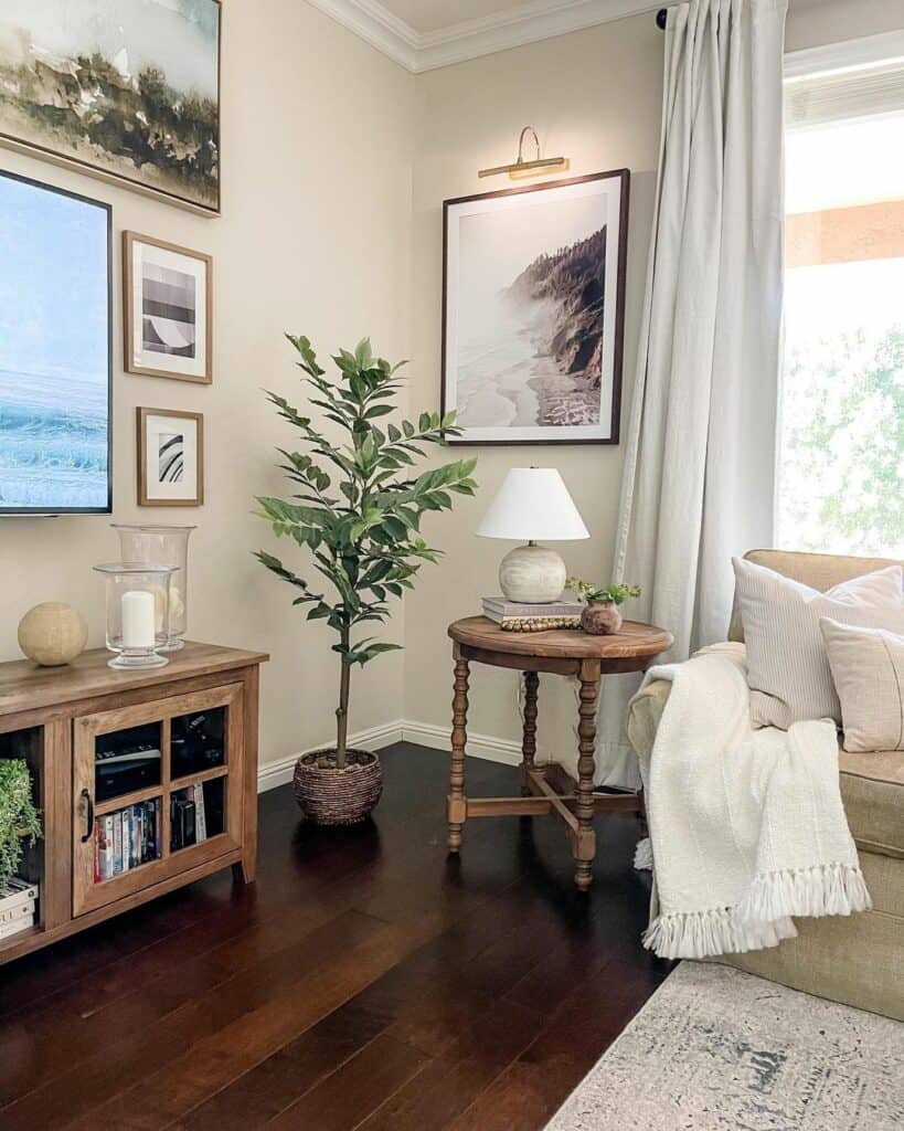 35 Round End Tables for Compatible Convenience