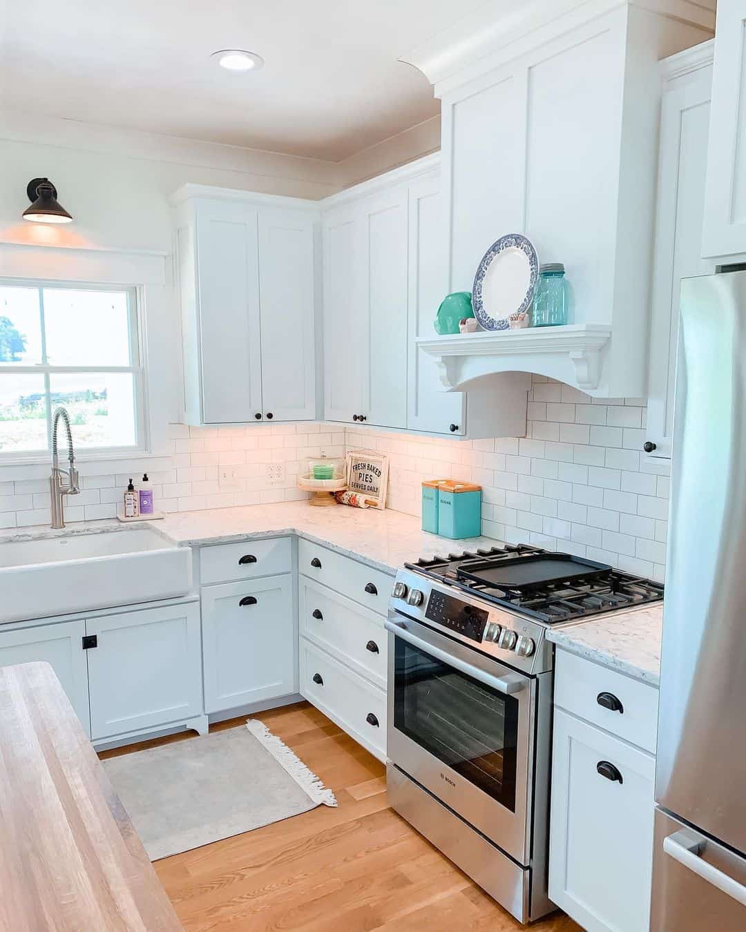 24 Modern Range Hood Ideas to Give Your Kitchen A Facelift