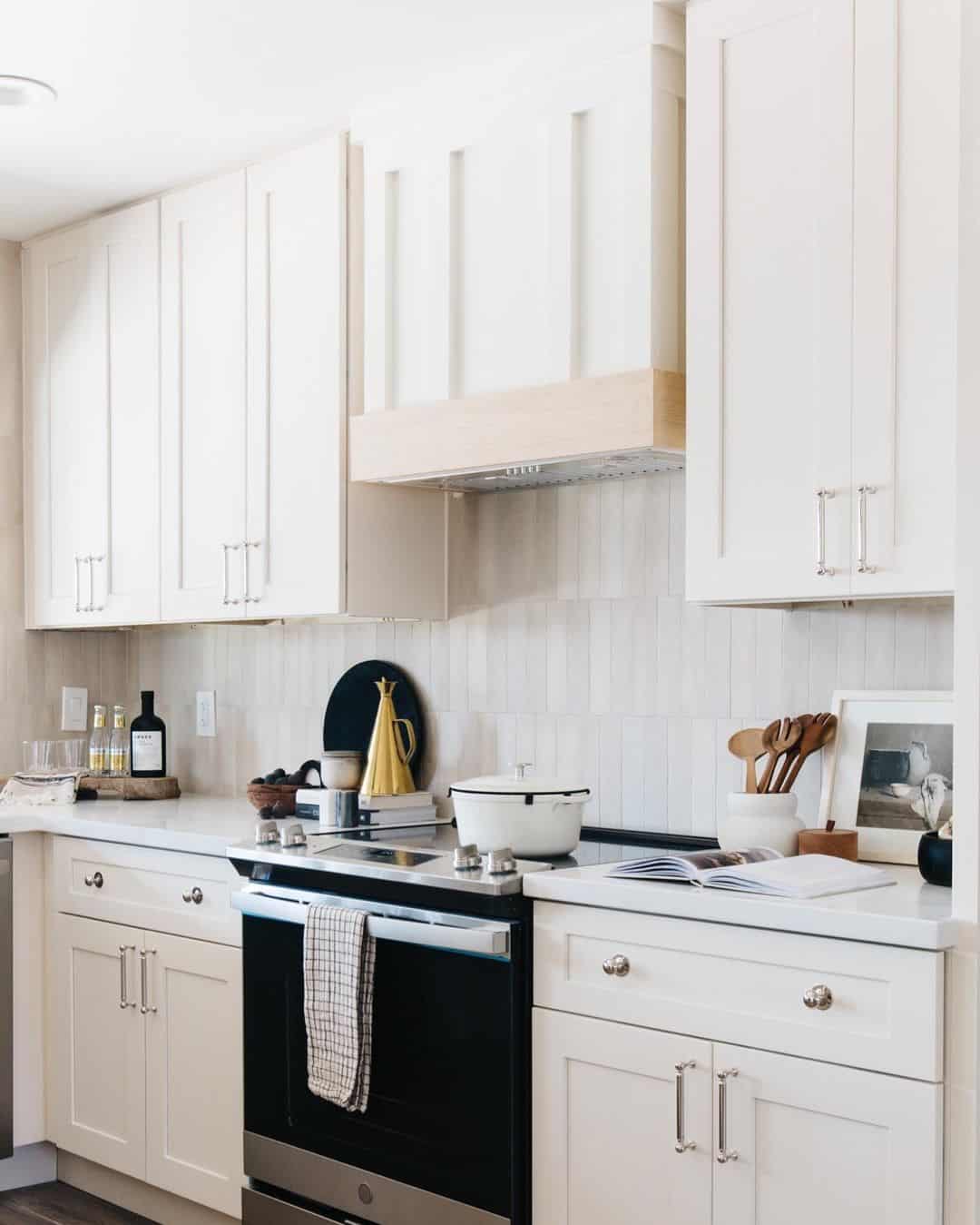 24 Modern Range Hood Ideas to Give Your Kitchen A Facelift