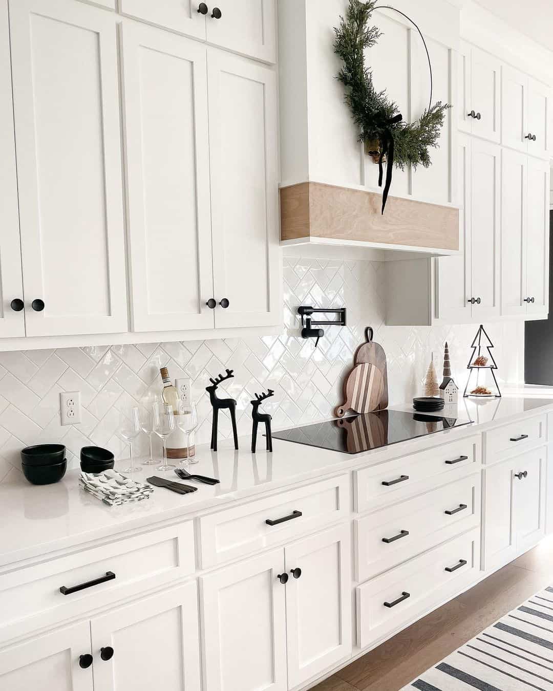 24 Modern Range Hood Ideas to Give Your Kitchen A Facelift