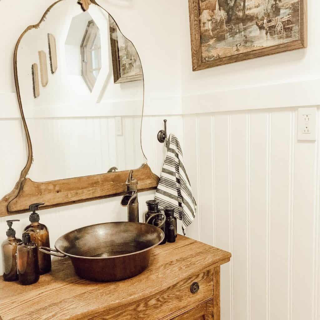 19 Beadboard Bathroom Ideas That Will Never Go Out of Style