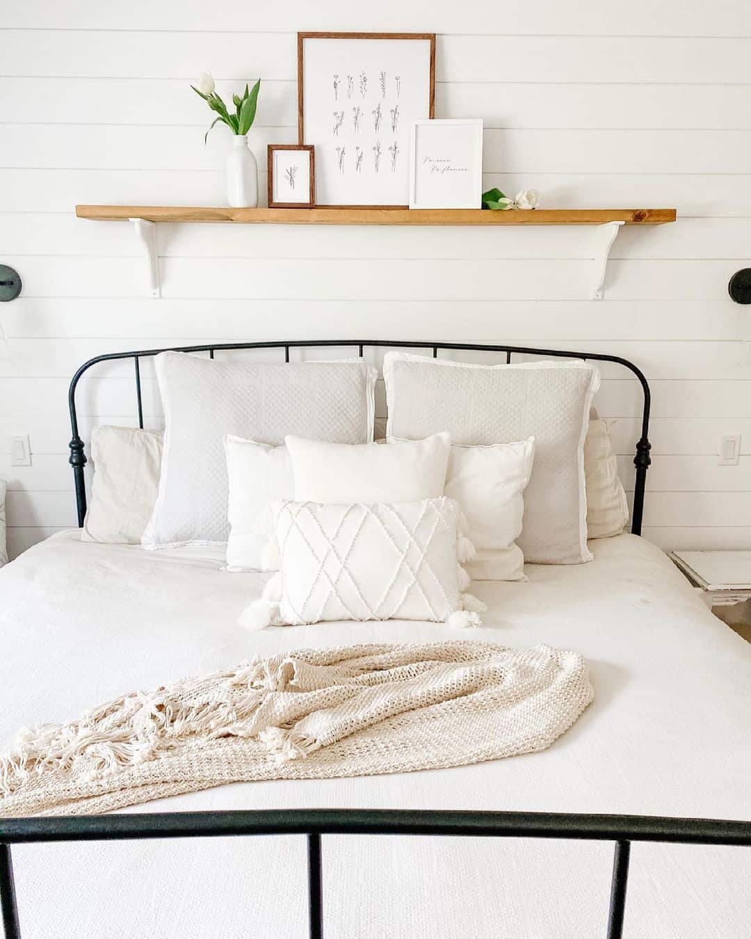 31 Eye-Catching Wall Shelves for Bedroom Makeover