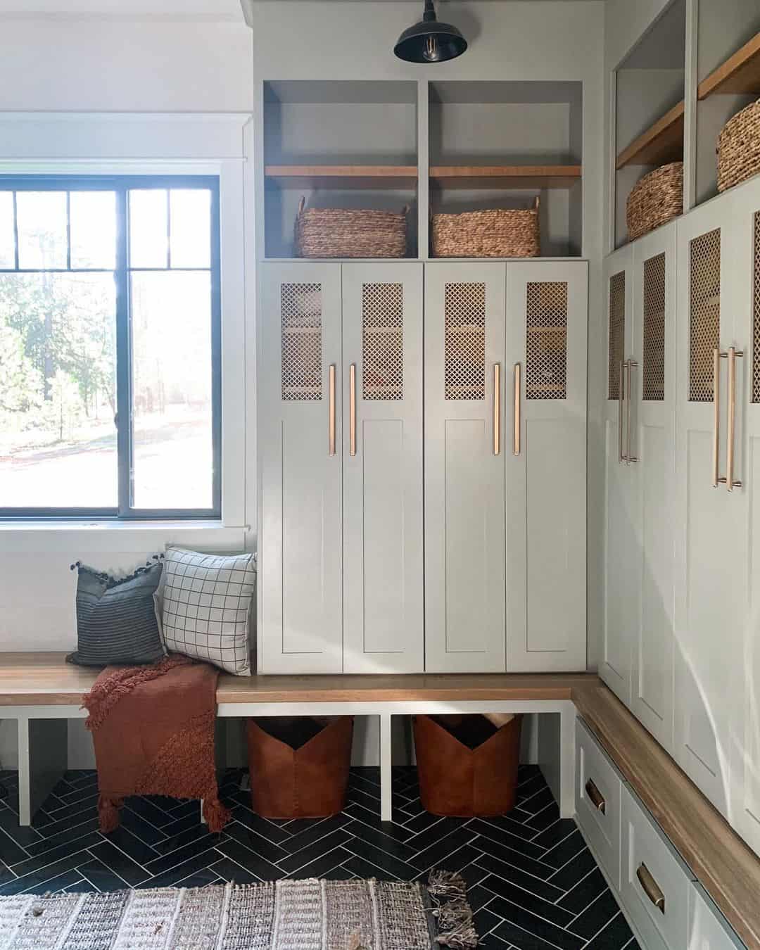 17 Stunning Corner Bench Ideas That Are Incredibly Useful