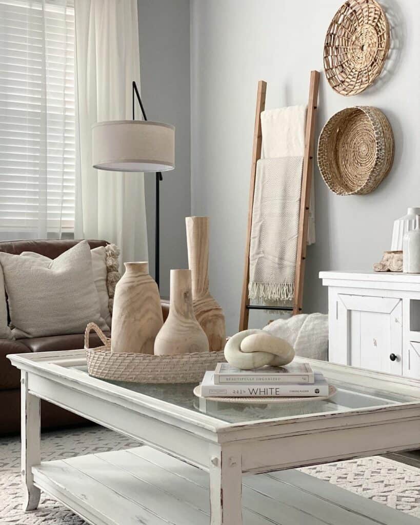 19 Wooden Blanket Ladder Ideas That Are Full of Style