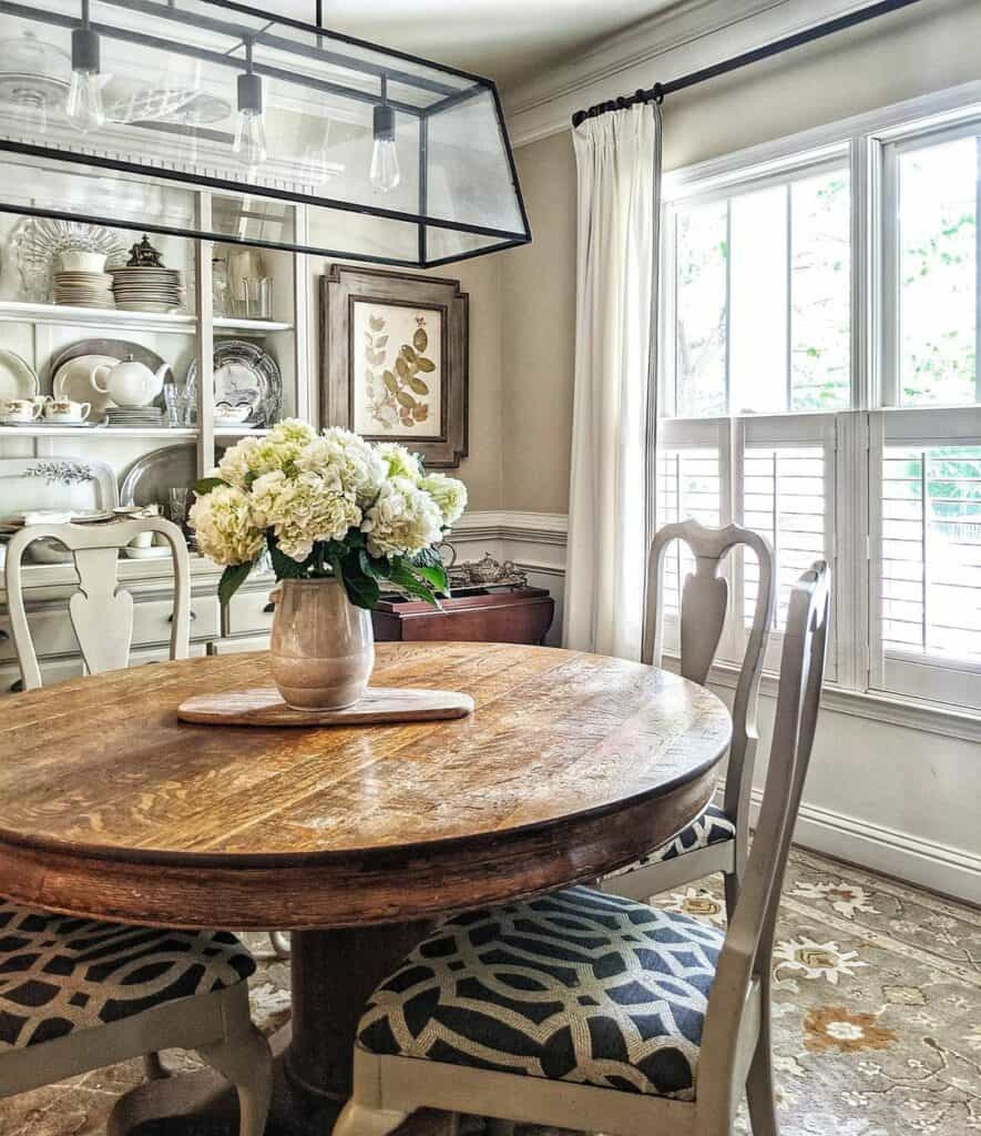 30 Spectacular Round Dining Table Centerpiece Ideas to Enhance Your Home
