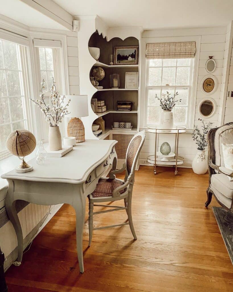 33 Desk Décor Ideas to Spruce Up Your Workspace