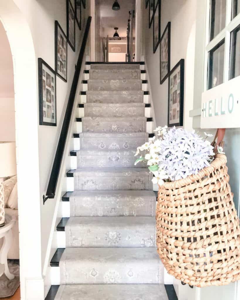 30 Exquisite Stairwell Décor Ideas to Upgrade Your Stairs