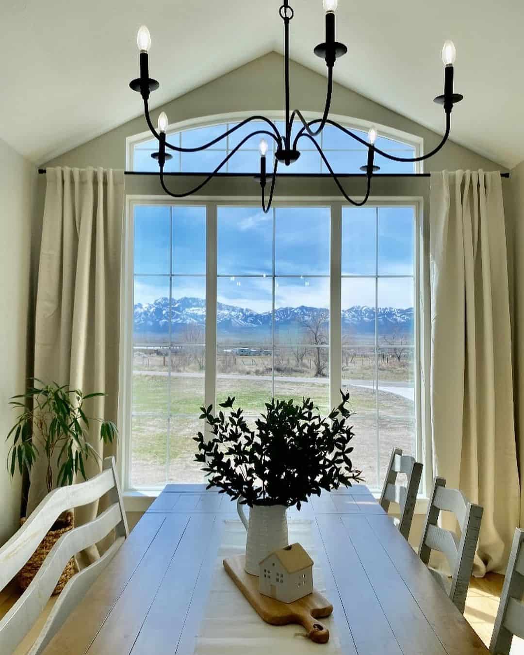 28 Gorgeous Curtains for Big Windows to Upscale Your Home