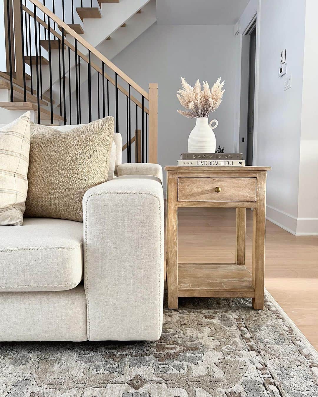 33 Simple and Stunning Ideas for Side Table Décor