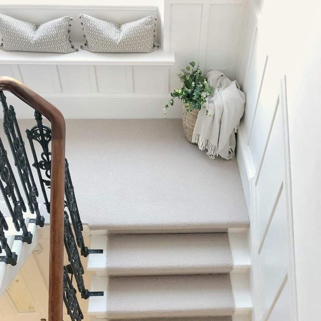 30 Exquisite Stairwell Décor Ideas to Upgrade Your Stairs