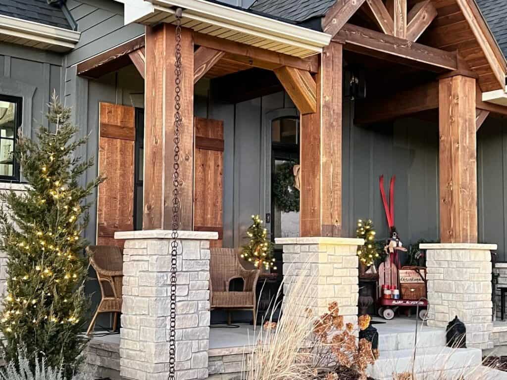 22 Charming Rustic Farmhouse Front Porch Décor Ideas
