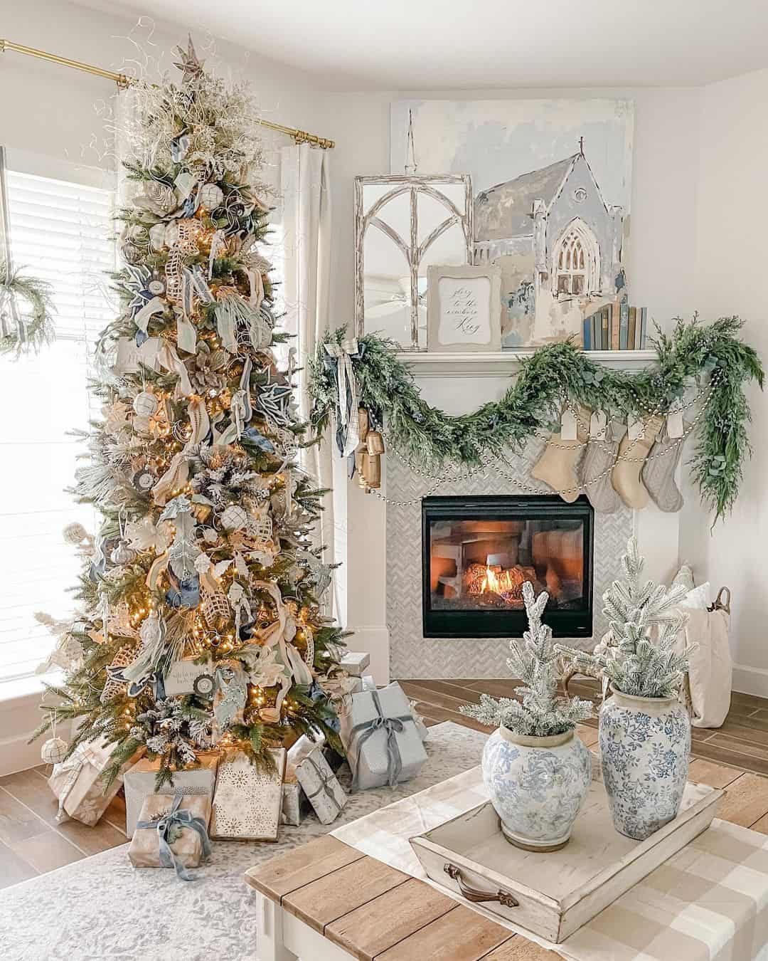 33 Slim Christmas Tree Decorating Ideas for Small Spaces