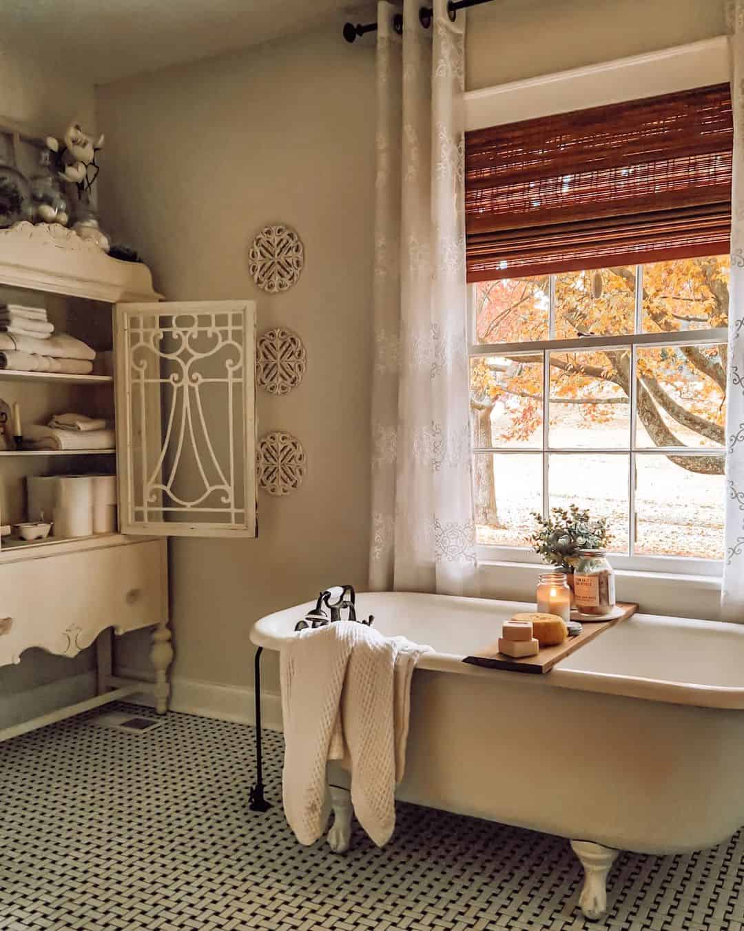 30 Classic Window Grids That Create a Decorative Accent
