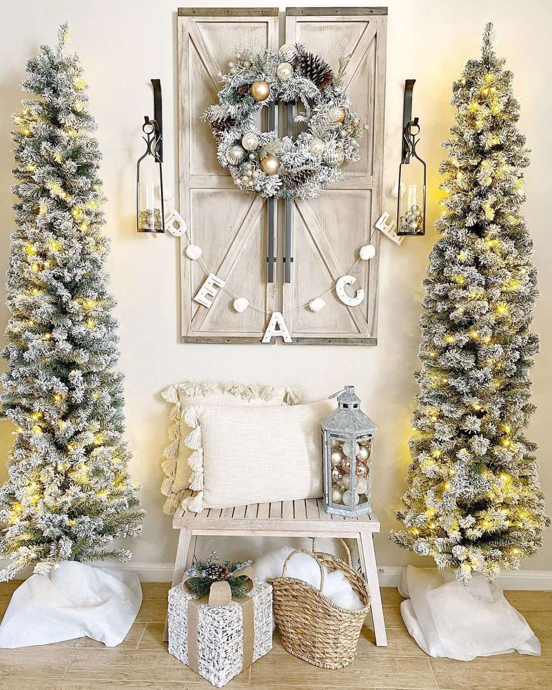 33 Slim Christmas Tree Decorating Ideas for Small Spaces