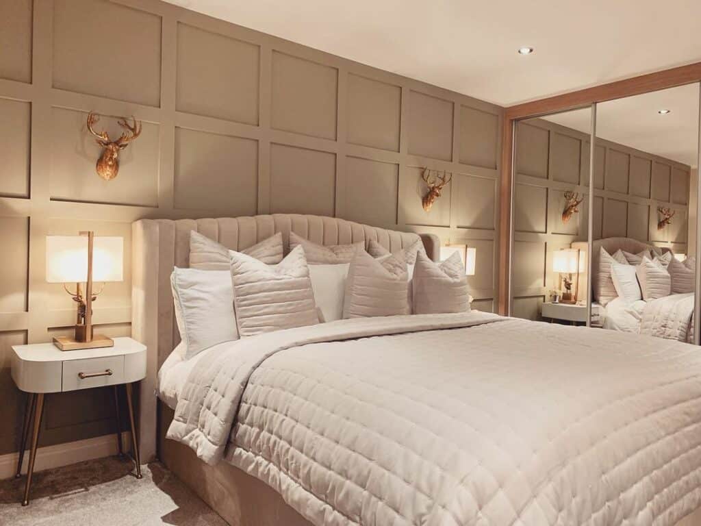 30 Bold Wainscoting Bedroom Ideas To Beautify Your Home